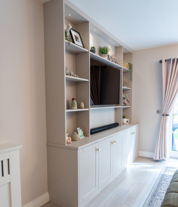 Image of Shaker media unit in Dove | Sharps